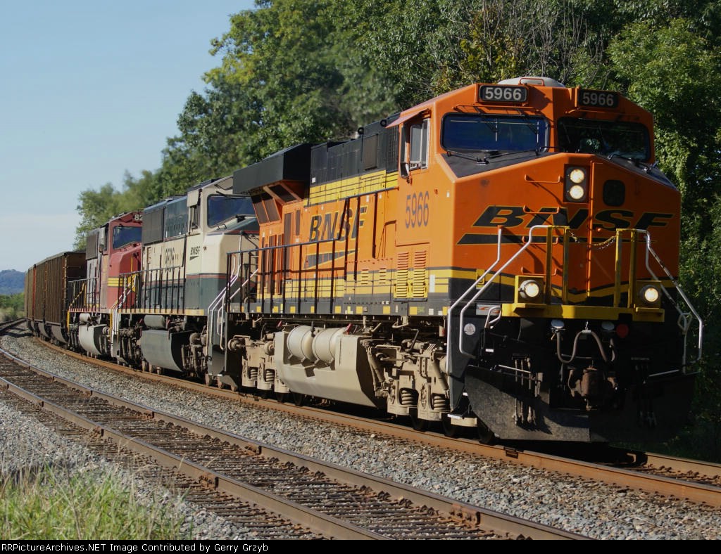 BNSF unit train preparing to meet 2816